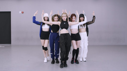5 Iconic ITZY Dance Moves - EnVi Media
