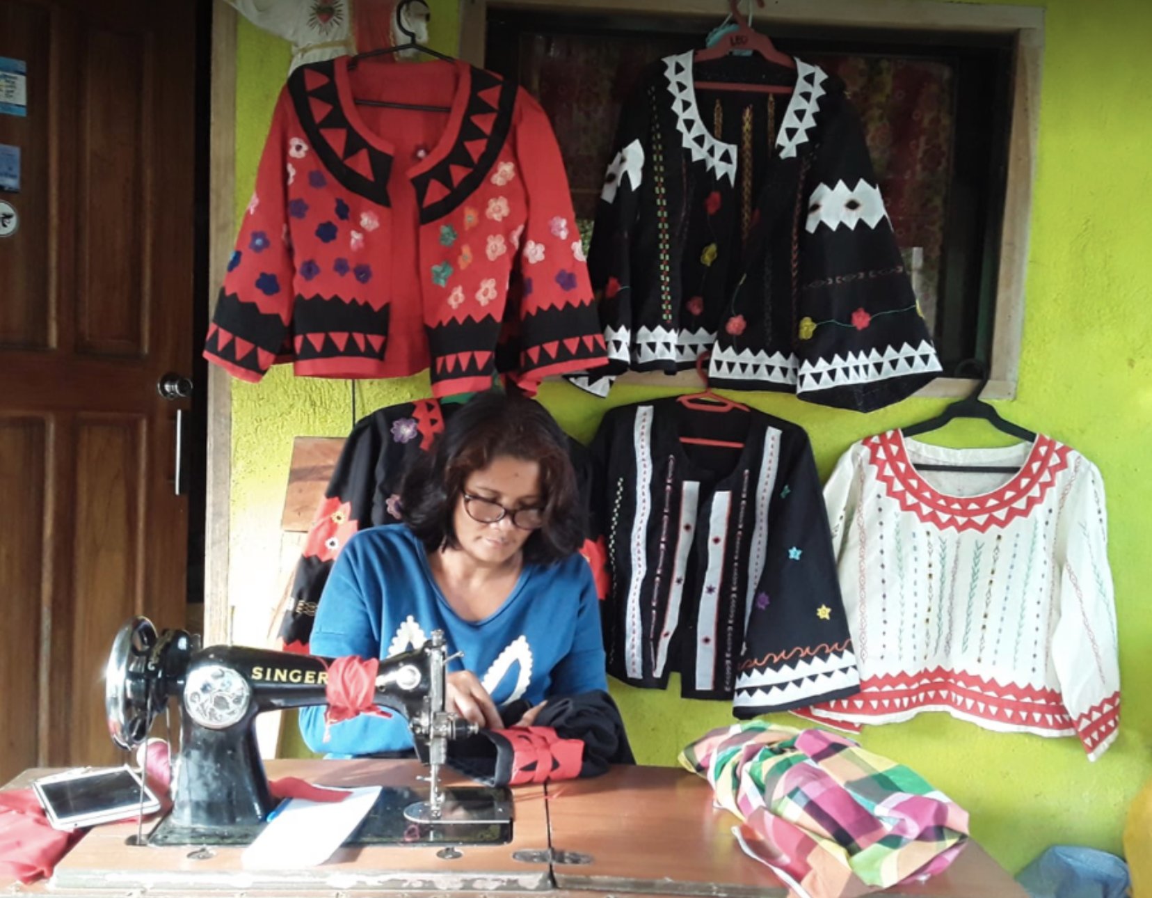 Filipino Graduates Dress for Success with Traditional Clothing - EnVi Media