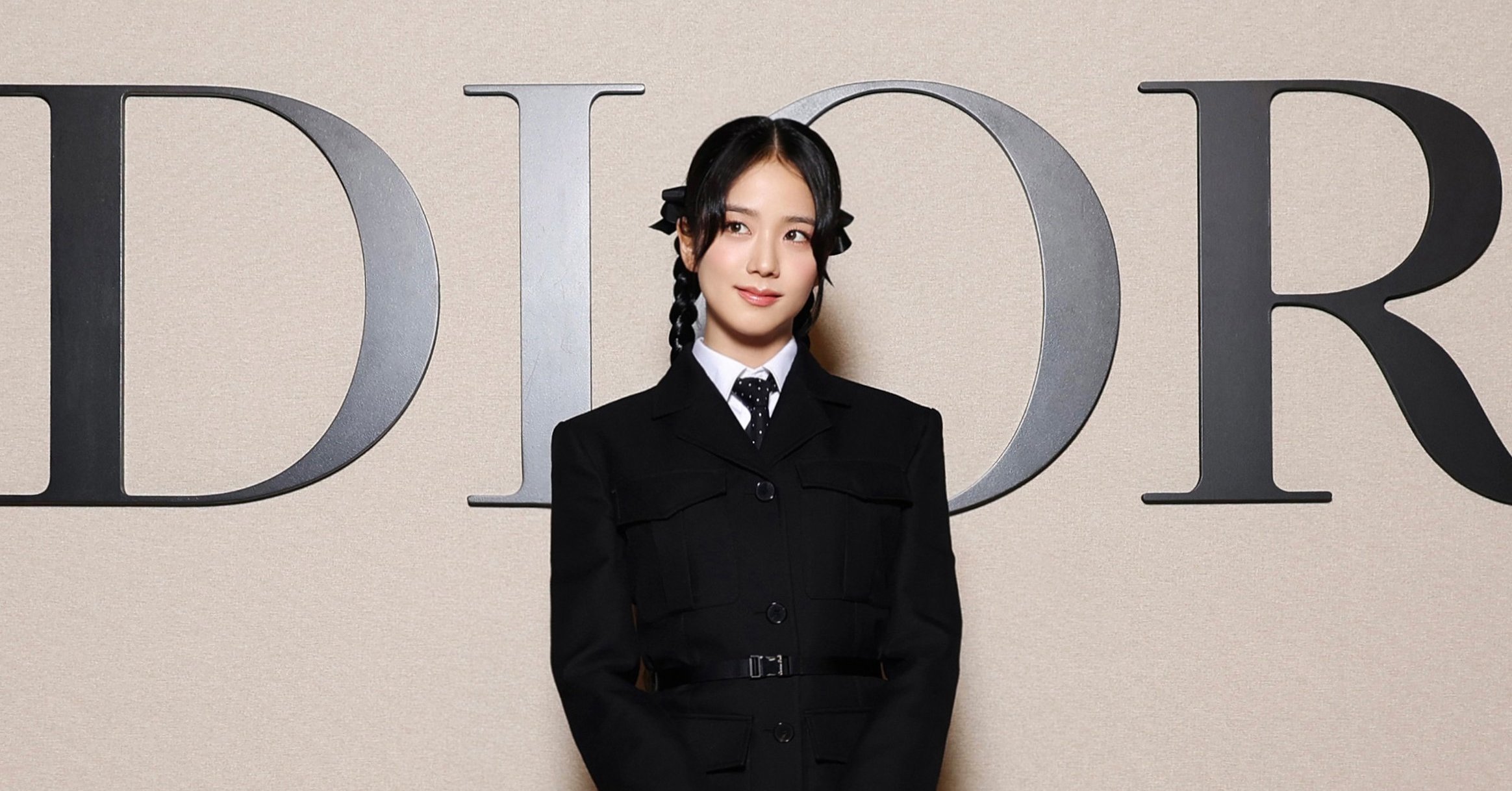 Jisoo Gives the Necktie Her Stamp of Approval At Dior’s FW24 Show ...