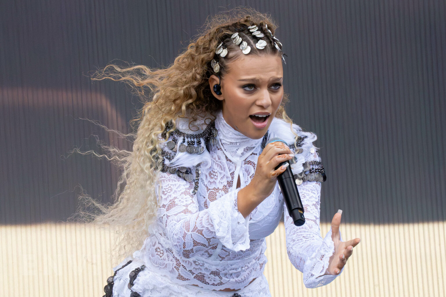 7 Things to Know About Elyanna - EnVi Media