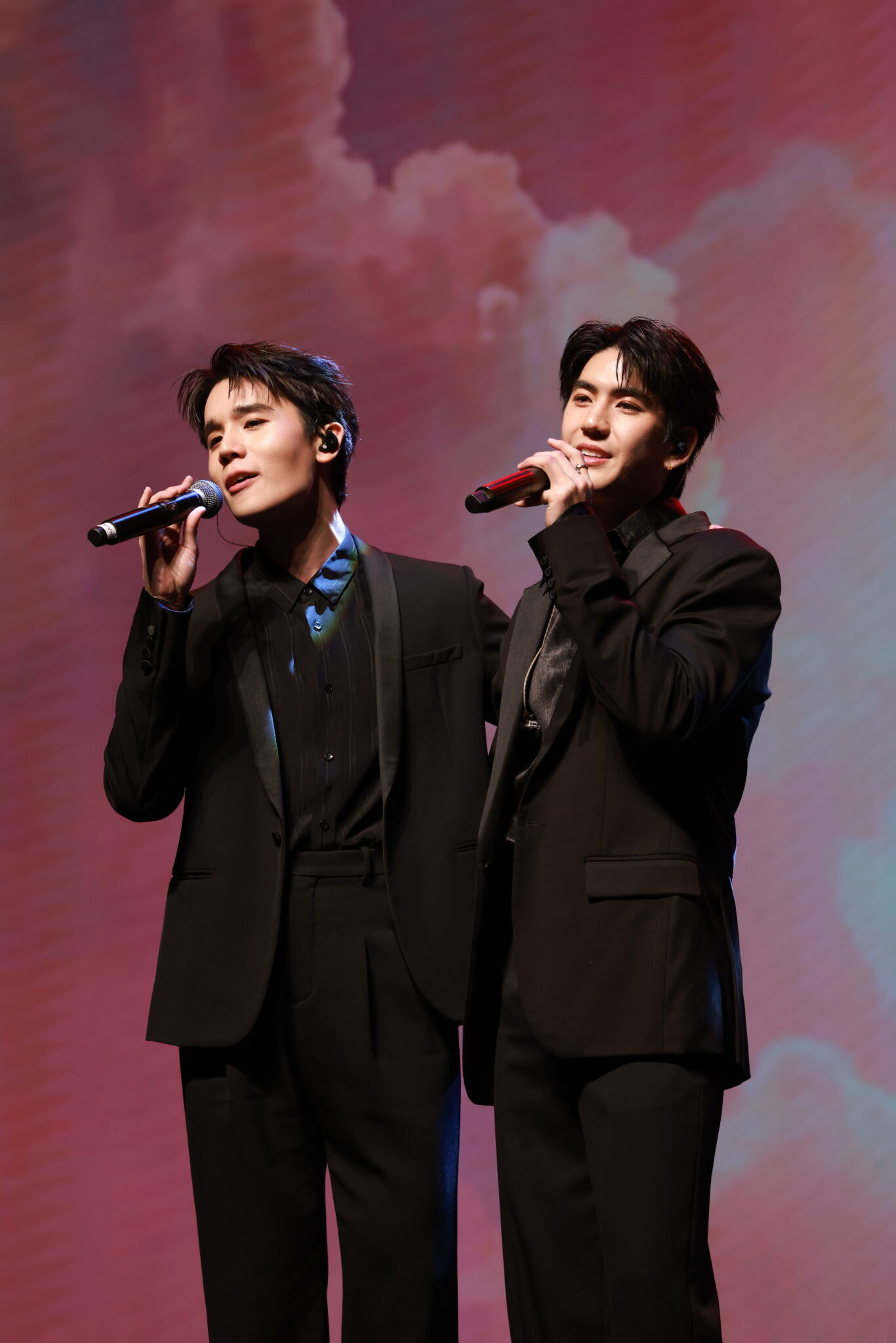 Thai Stars JimmySea Charm Los Angeles Fans in First US Appearance ...